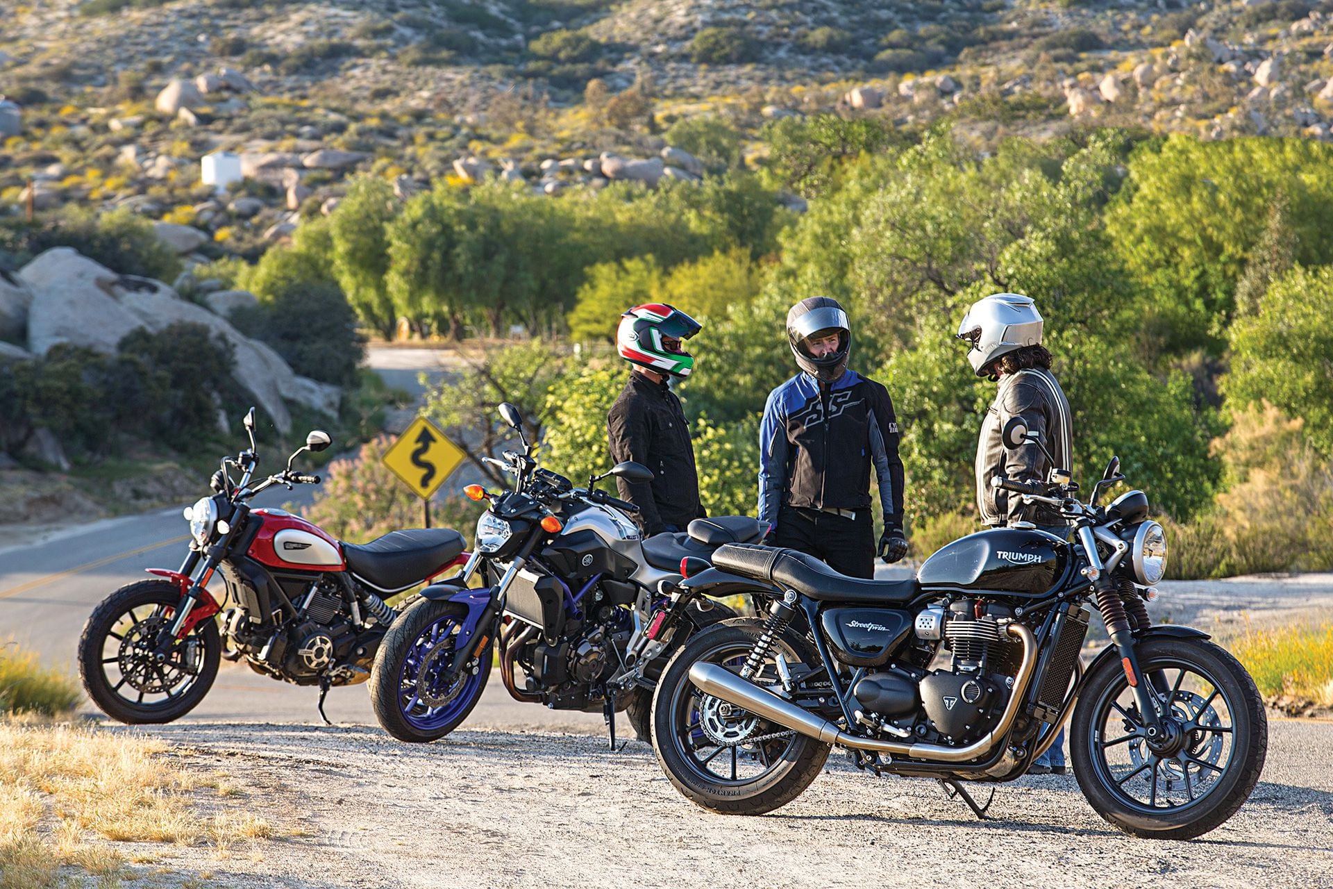 Ducati Scrambler Icon Vs Triumph Street Twin | Reviewmotors.co