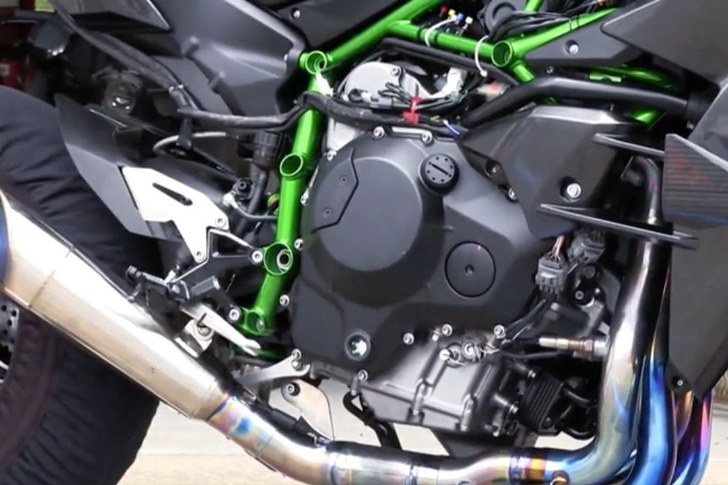 Kawasaki Ninja H2R Supercharged Superbike Track Test Video | Cycle World