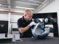 Triumph Unveils 2023 Speed Twin Breitling Limited Edition | Cycle World