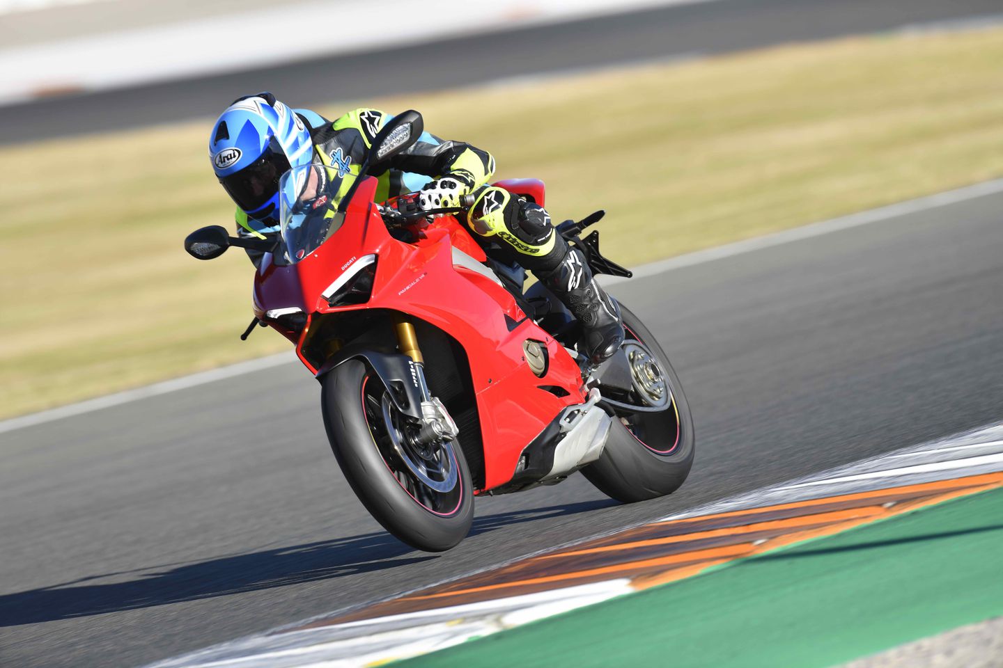 The 2018 Panigale V4 S Is The Fastest Ducati Superbike We’ve Ever ...