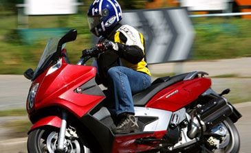 2008 Gilera GP800 First Ride Review- Gilera GP800 Scooter Review ...