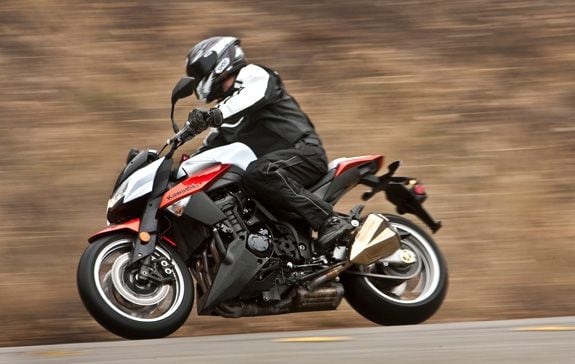 2010 Kawasaki Z1000 Road Test Reviews- Cycle World Motorcycle Tests ...