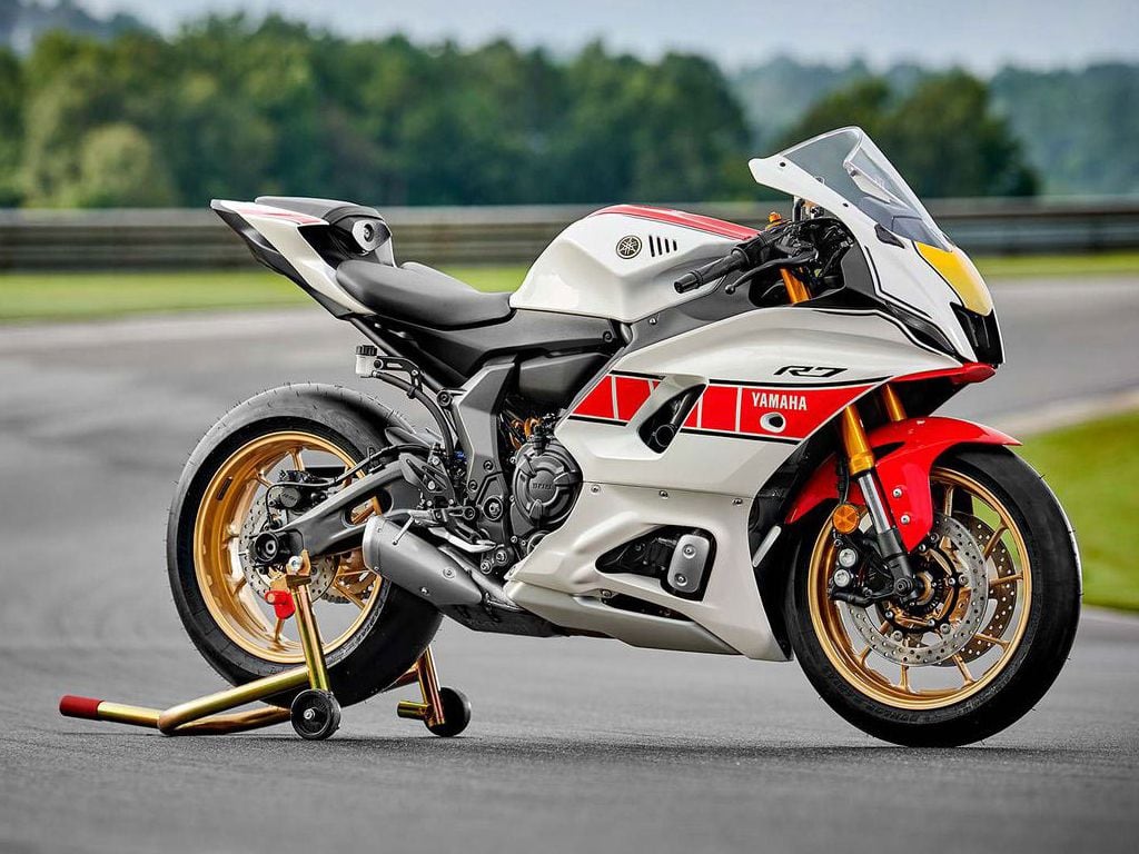 Yamaha Donates R7 to Fundraiser for Injured Flat Track Rider | Cycle World