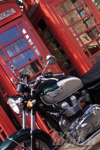2001 Triumph Bonneville Standard Motorcycle FIRST RIDE Review | Cycle World