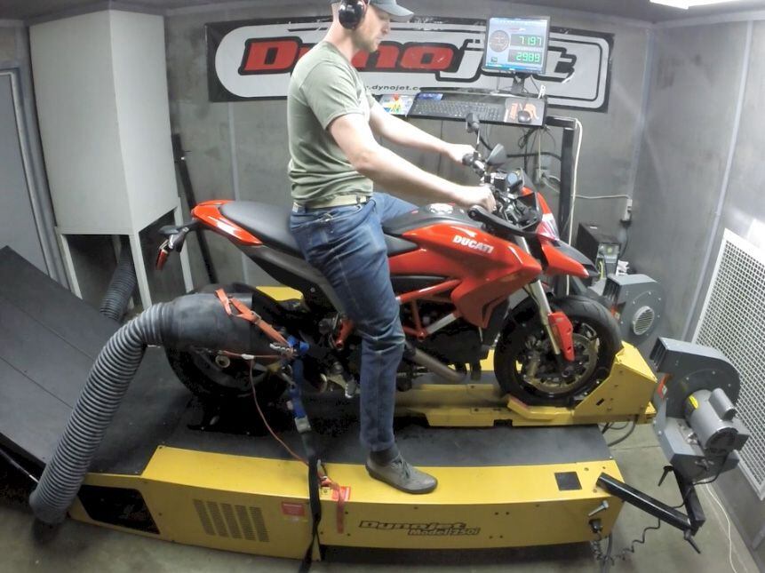 2016 Ducati Hypermotard 939 DYNO TEST VIDEO | Cycle World