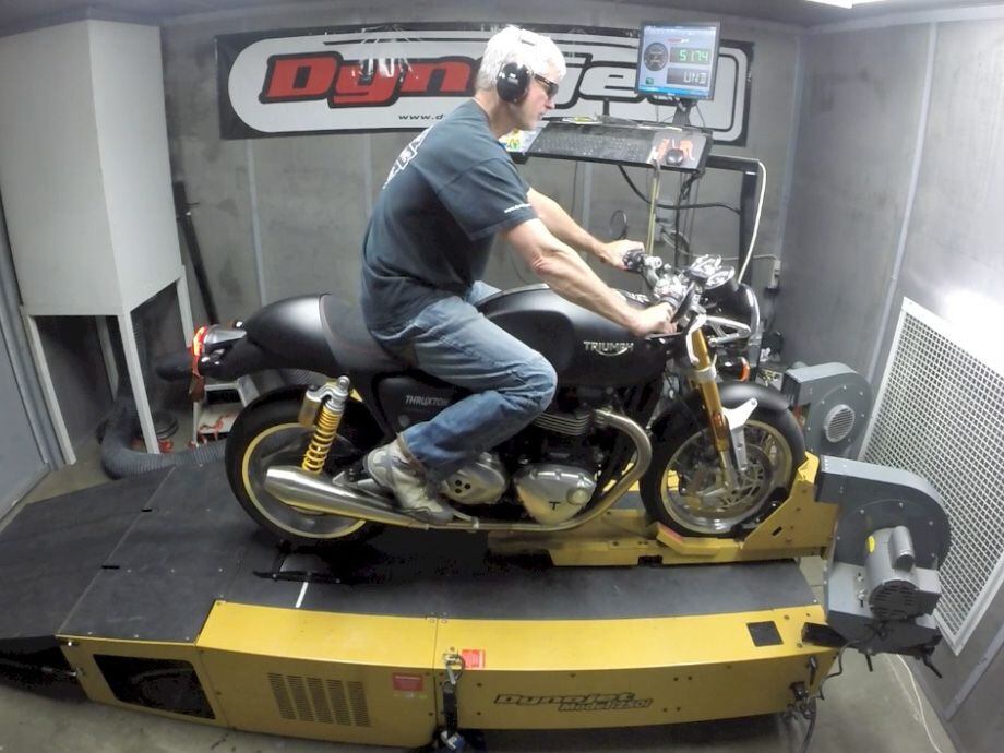 2016 Triumph Thruxton R DYNO TEST Video Review | Cycle World