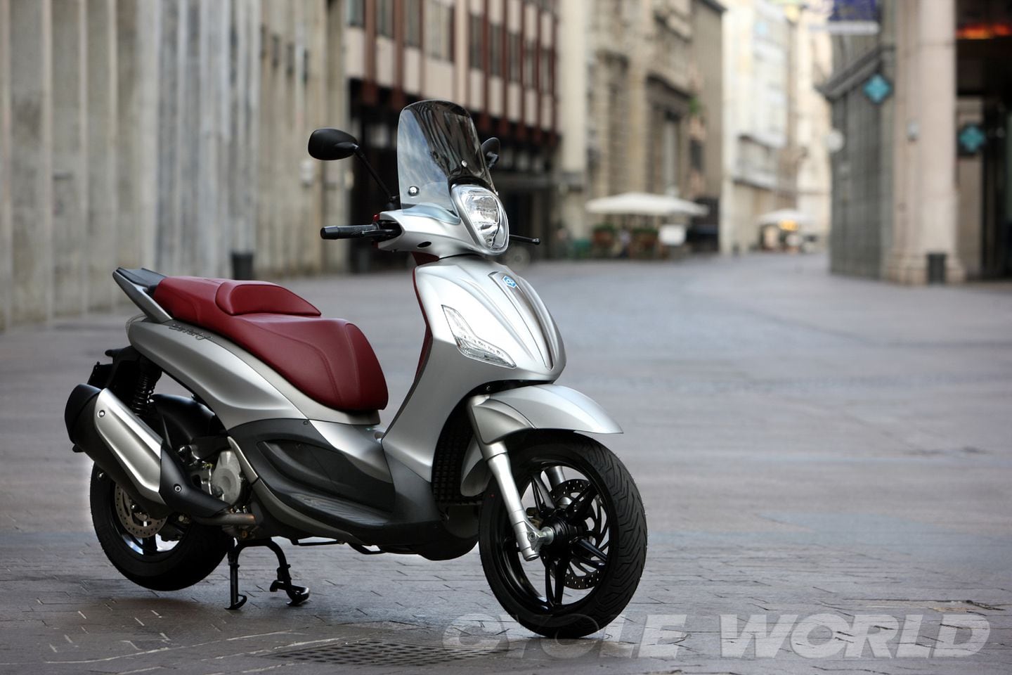 2012 Piaggio Beverly Sport Touring First Ride Review- Piaggio Scooters ...