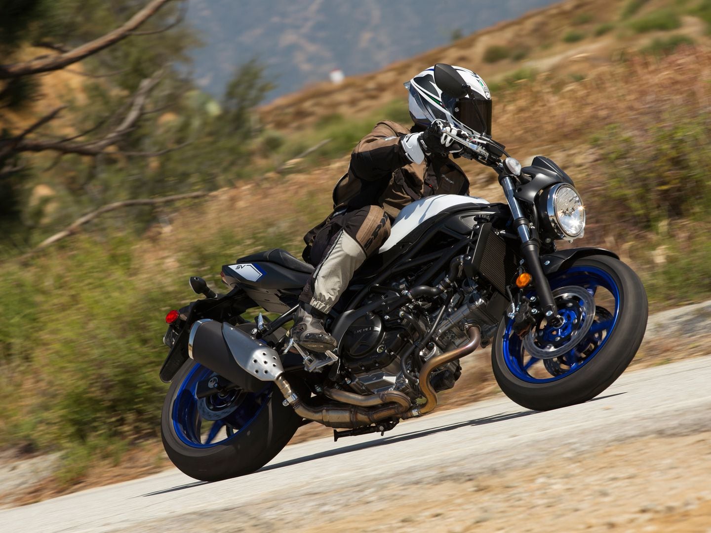 2017 Suzuki SV650 Ride Review | Cycle World