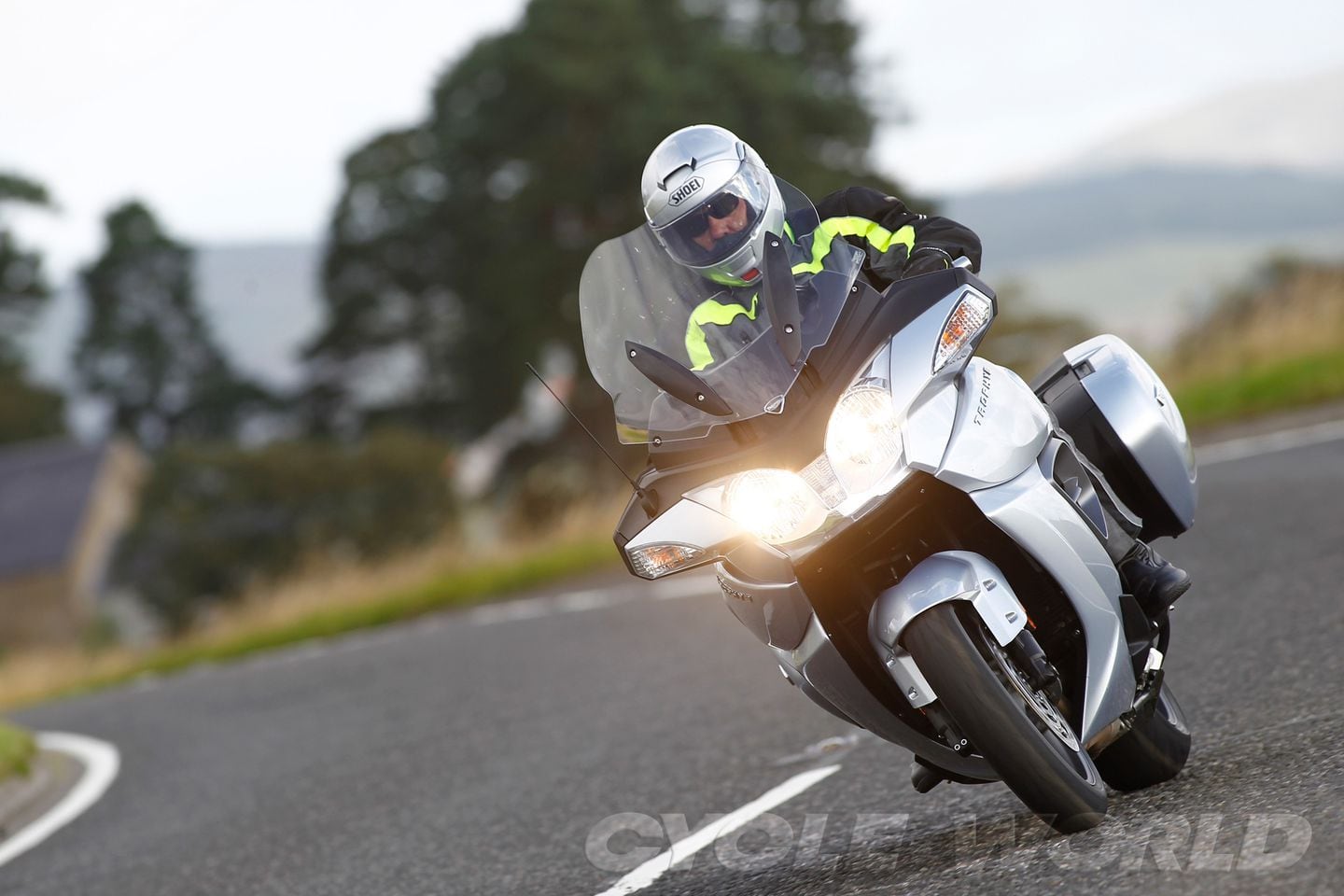 2013 Triumph Trophy 1200 SE- First Ride Review | Cycle World