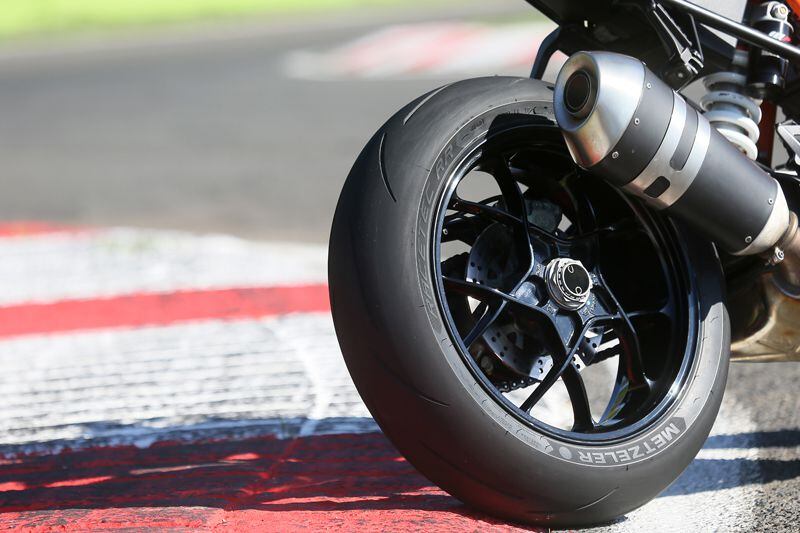 METZELER Introduces New RACETEC™ RR Supersport Race Tire at EICMA Expo ...