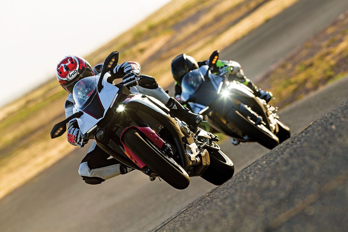 2016 Yamaha YZF-R1M vs. YZF-R1S Sportbike COMPARISON TEST | Cycle World