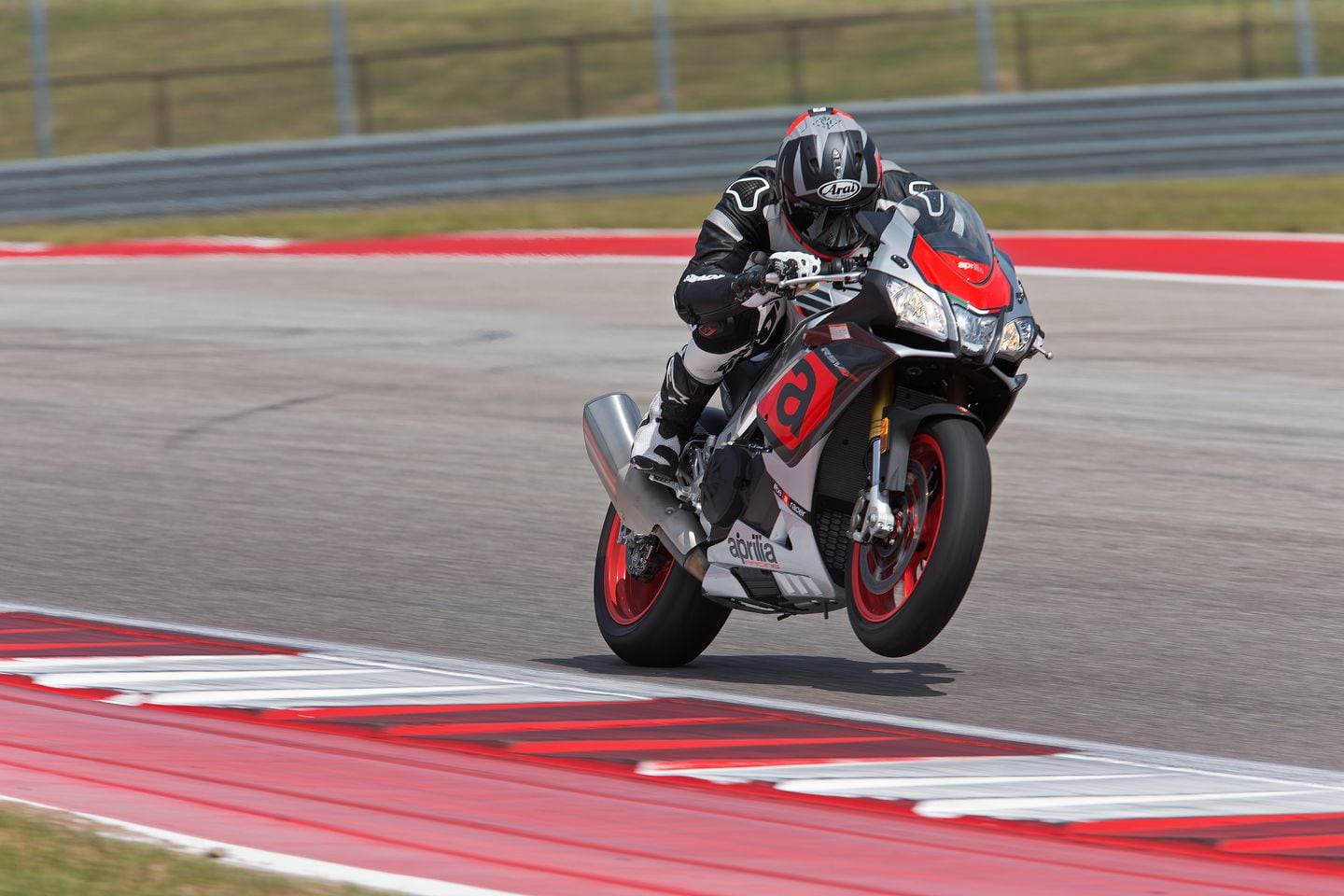 2017 Aprilia RSV4 RR and RSV4 RF – FIRST RIDE REVIEW | Cycle World