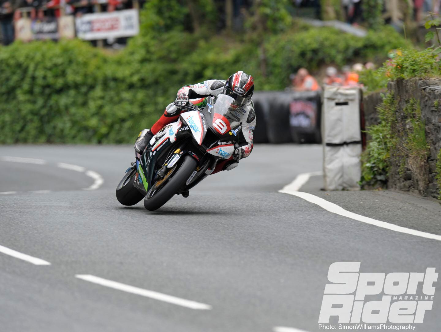 Hutchinson wins hat-trick of Isle of Man TT Supersport, Superstock ...