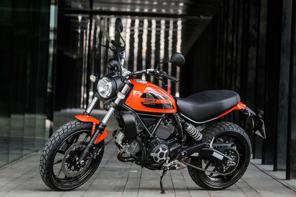 Ducati Scrambler 400 Sixty2 2021 | Reviewmotors.co