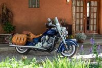 2014 Indian Chief Vintage and Chieftain Bagger- First Ride Review ...